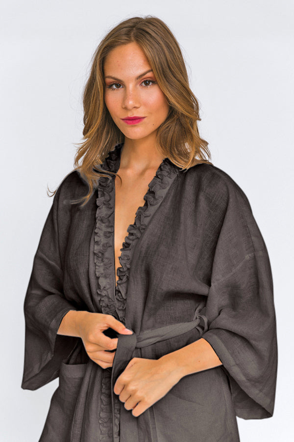 Peignoir en lin court pour femme à volants gris foncé | Linenshed